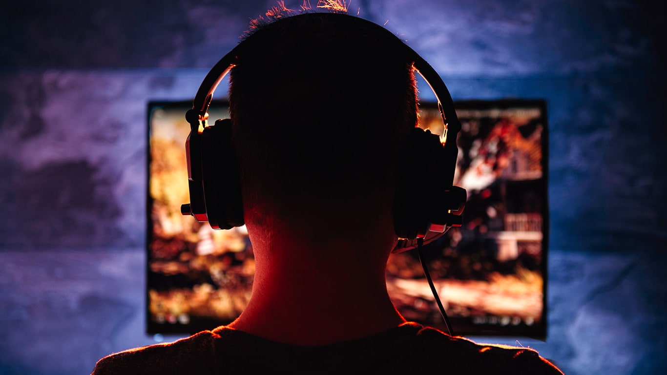 A Guide to Online Gaming: Things Required and What to Do - Games Bap